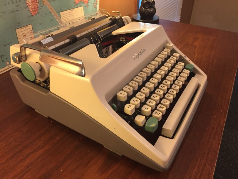 Top 10 Typewriters for Writers – Typewriter Review