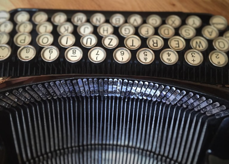 Top 10 Typewriters for Writers – Typewriter Review