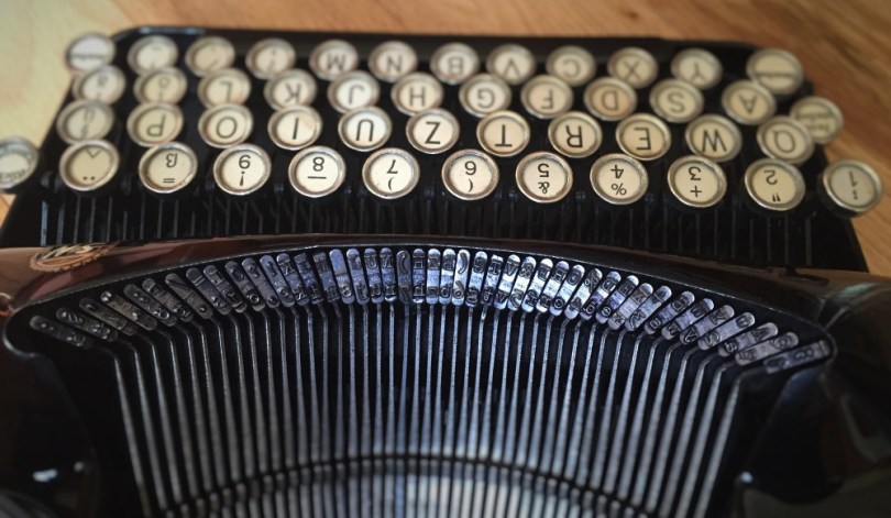 Top 10 Typewriters for Writers – Typewriter Review