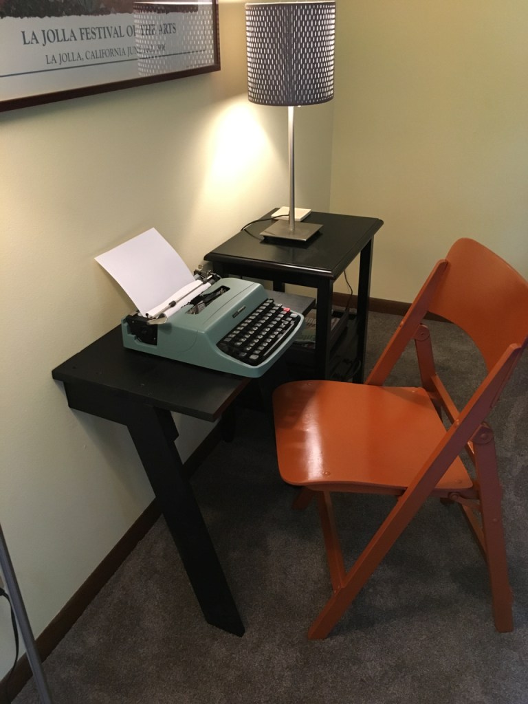 Atlas Typewriter Desk – Typewriter Review
